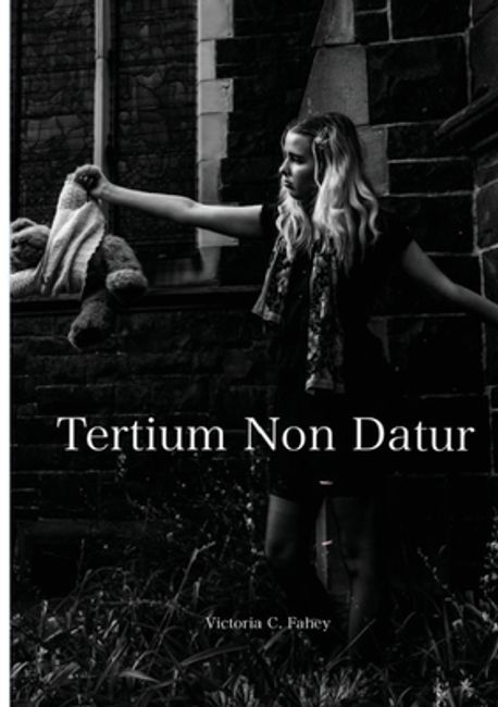 Tertium Non Datur | Fahey, Victoria C. - 교보문고