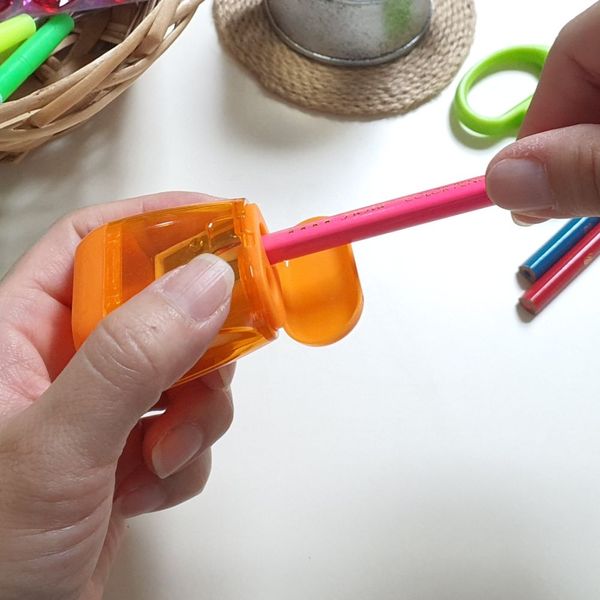 hplusmall 휴대용 2구 미니 연필깎이(W99D7FC) - 핫트랙스